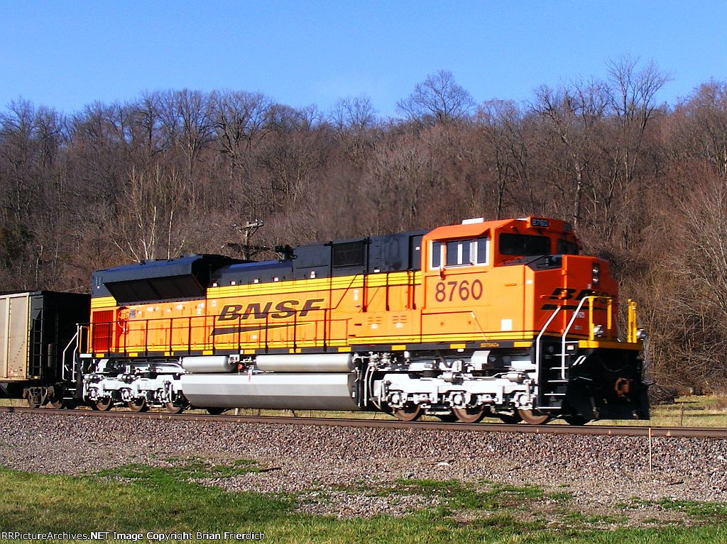 BNSF 8760